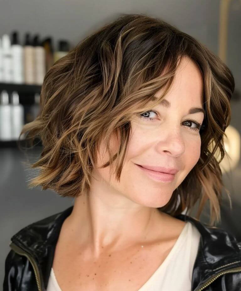 25 Sexiest Short Haircuts For Women Over 40 (Photos) – Style Done Right